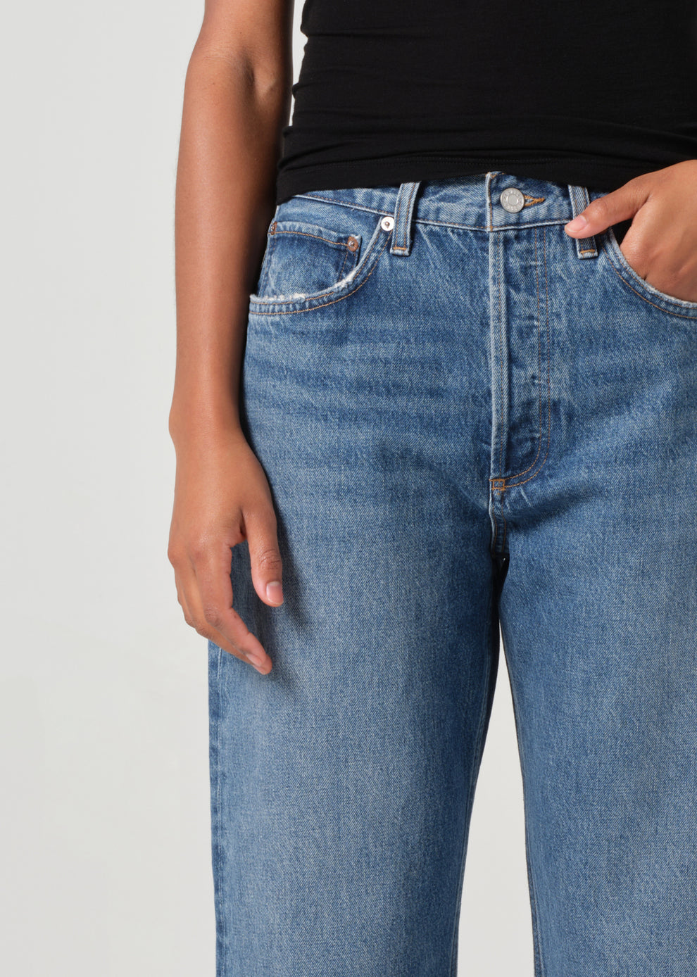 Kelly Jean in Essence – AGOLDE